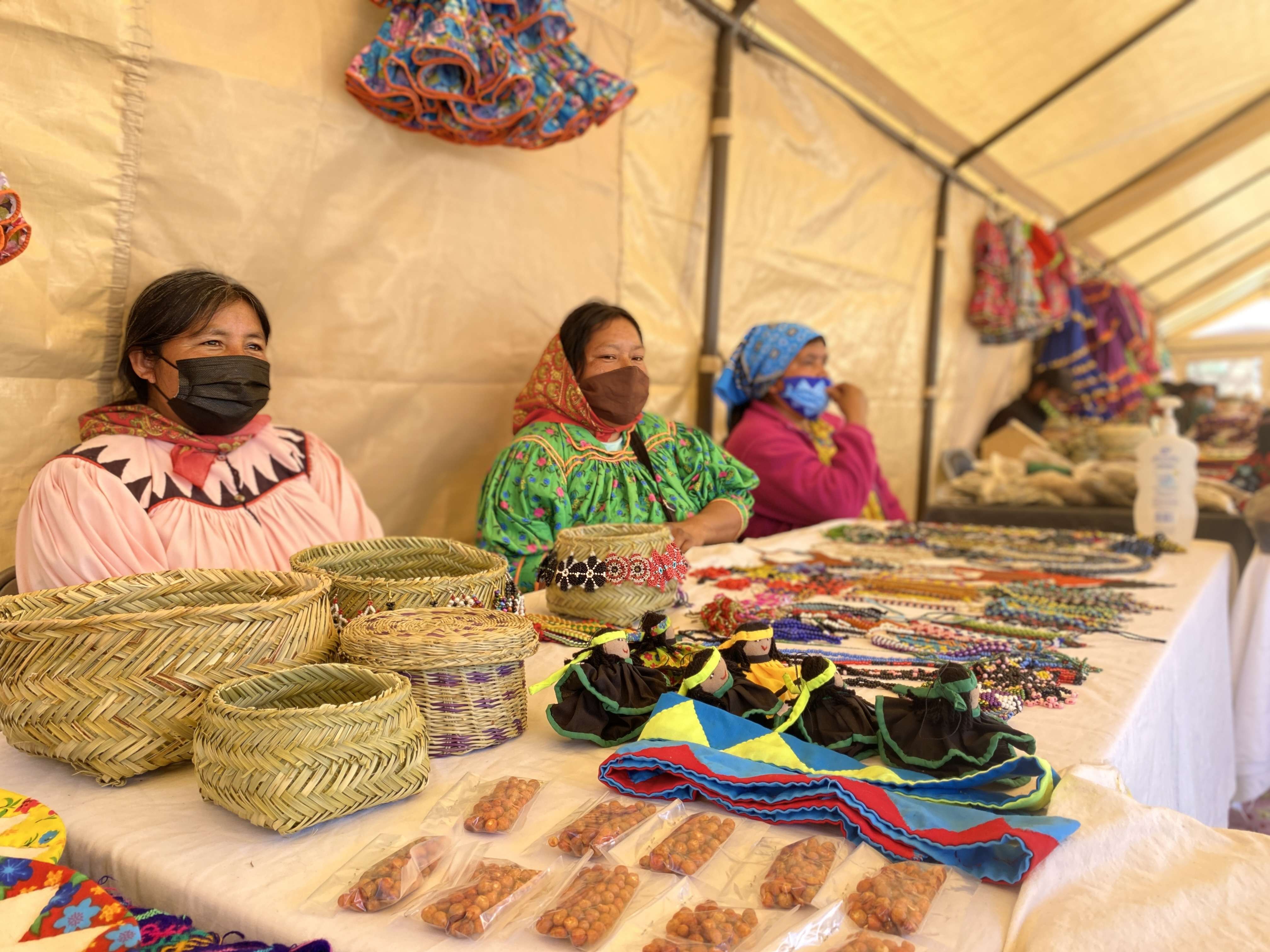 Invita comunidad rarámuri a festival de artesanías en plaza mayor | La ...