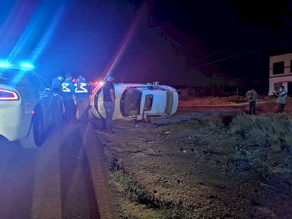Aparatoso choque con volcadura en la carretera aldama deja lesionado | La Opción de Chihuahua