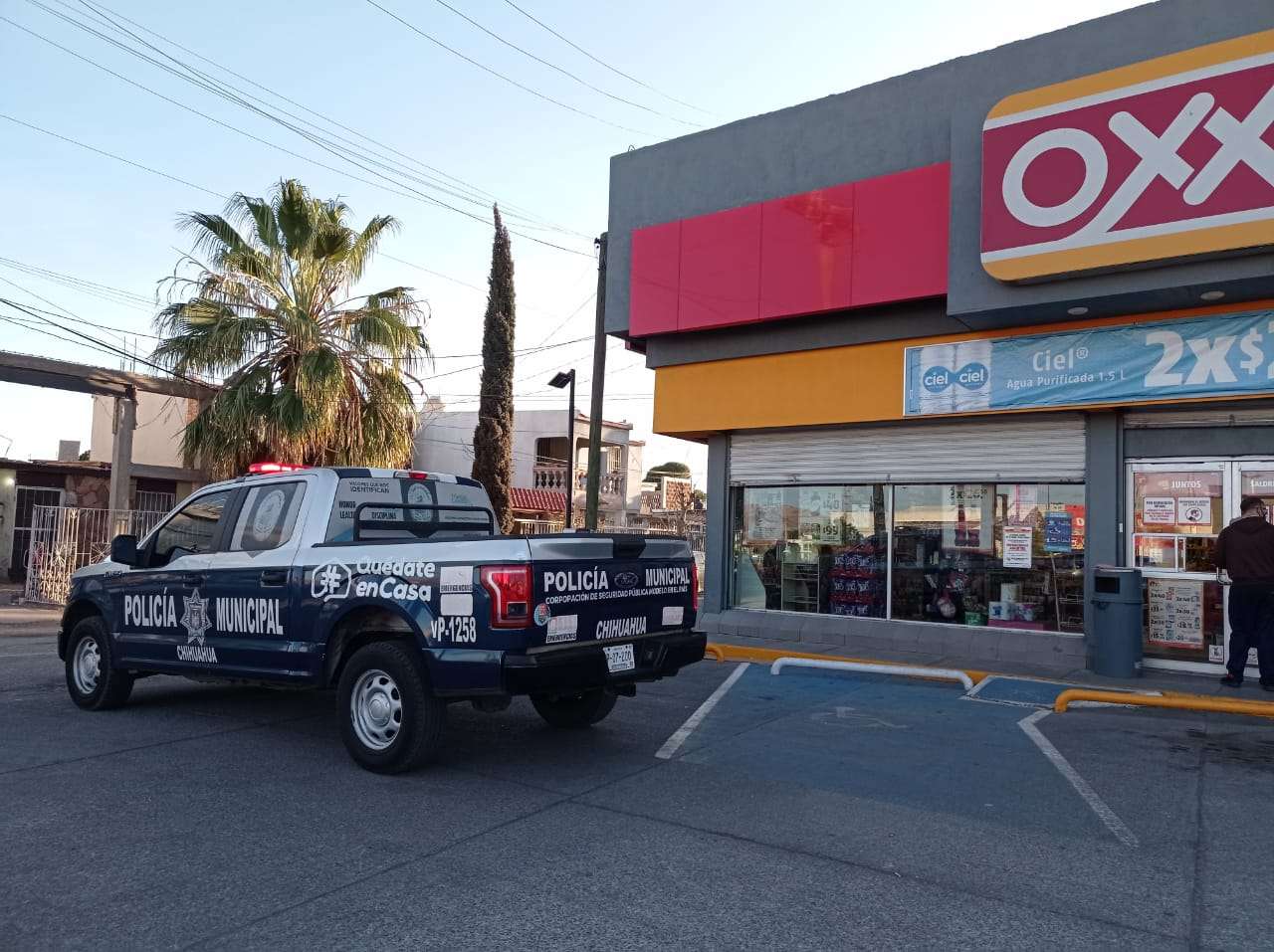 Asaltan a mano armada oxxo de la tecnológico | La Opción de Chihuahua