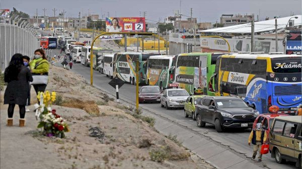 Deja Al Menos 27 Muertos Autobús Que Cayó A Barranco En Perú La