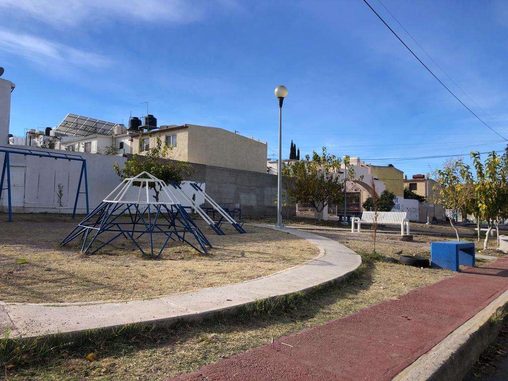 Lucen vacíos los parques, sin niños estrenando sus regalos de navidad ...