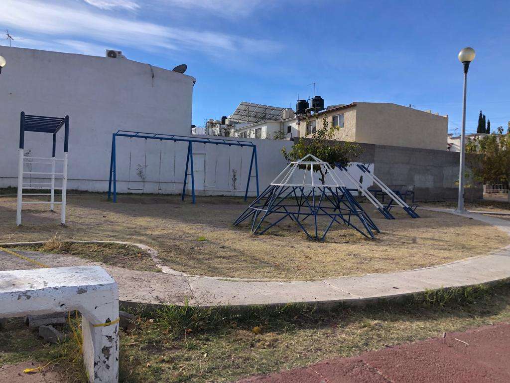 Lucen vacíos los parques, sin niños estrenando sus regalos de navidad ...