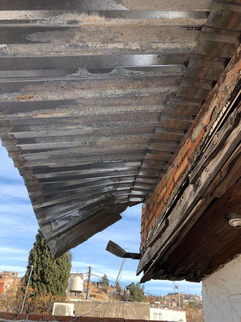 Destruye viento su techo de lámina, pide ayuda | La Opción de Chihuahua