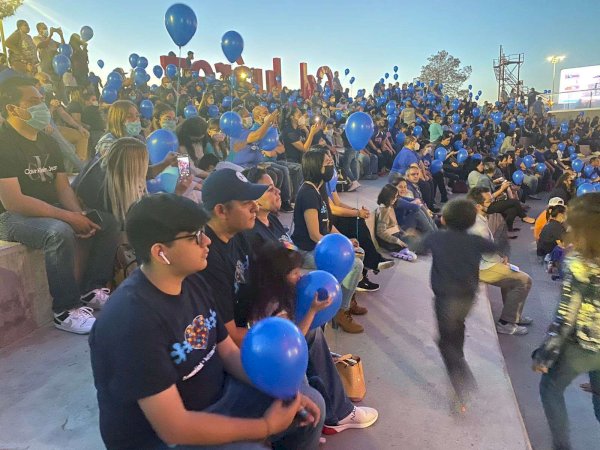 Se pinta azul la equis por el autismo | La Opción de Chihuahua