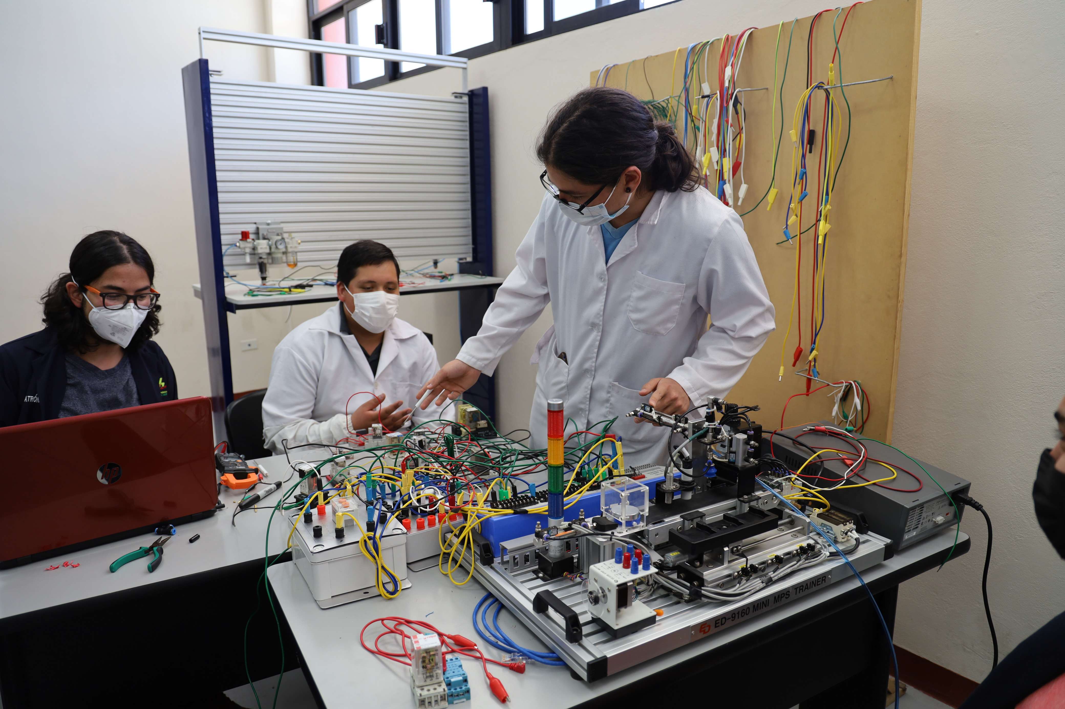 Recibe utch sur visita de alumnos del cetis 86 | La Opción de Chihuahua