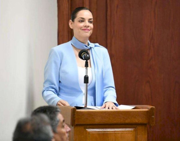 Eligen a Cristina Cabrera como directora de la facultad de contaduría ...