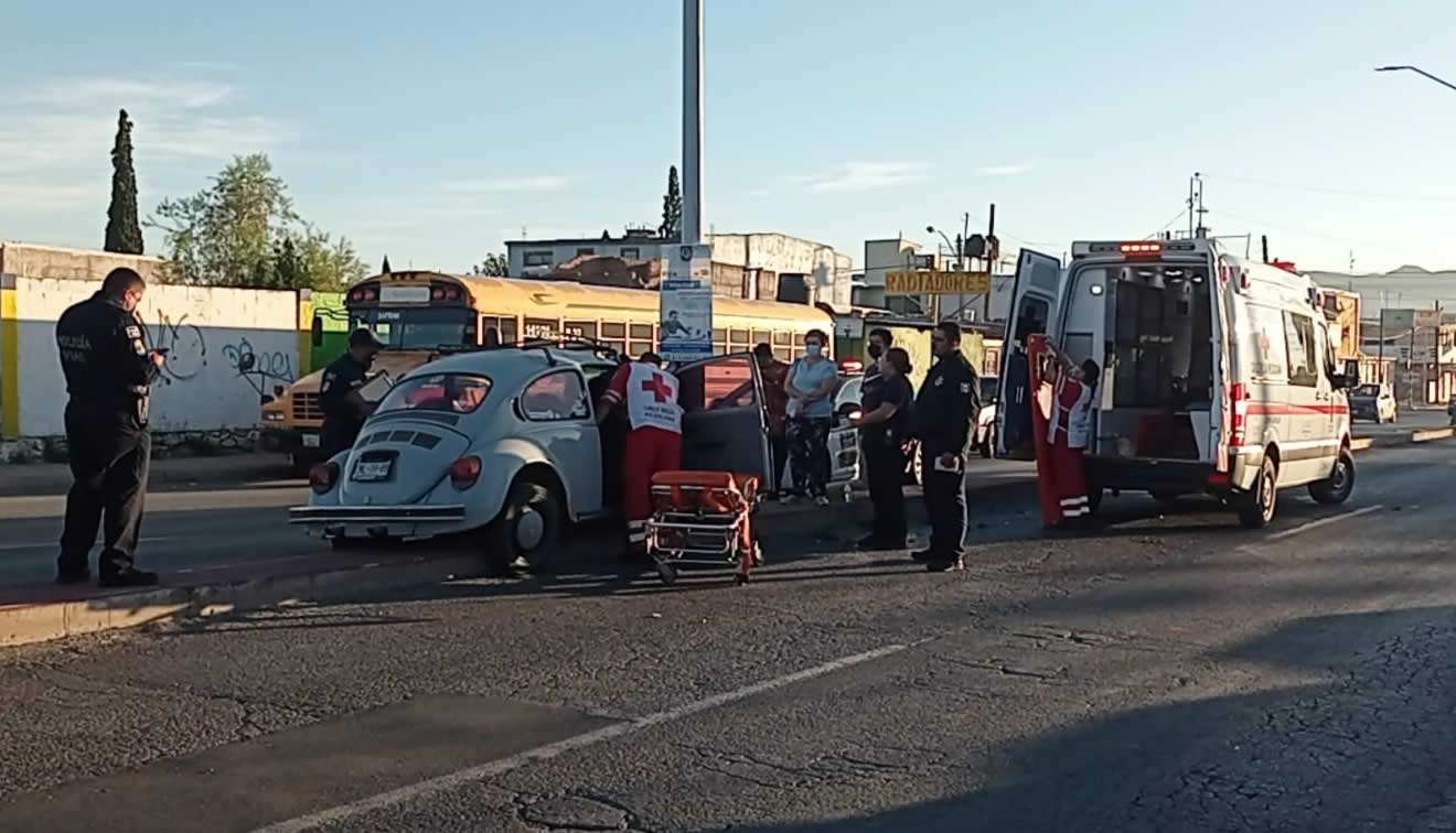 Se queda dormido al volante y choca su bochito | La Opción de Chihuahua