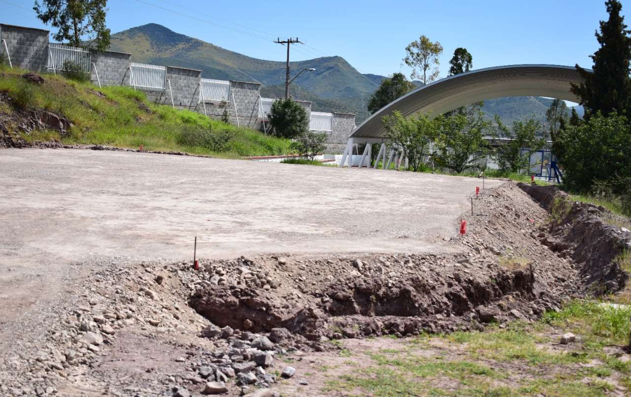 Construyen una cancha de futbol rápido en el CBTIS 158 | La Opción de ...