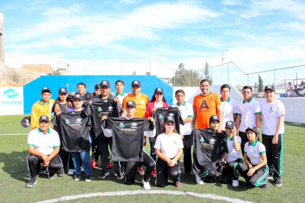 Entregan uniformes a equipos del Conalep | La Opción de Chihuahua