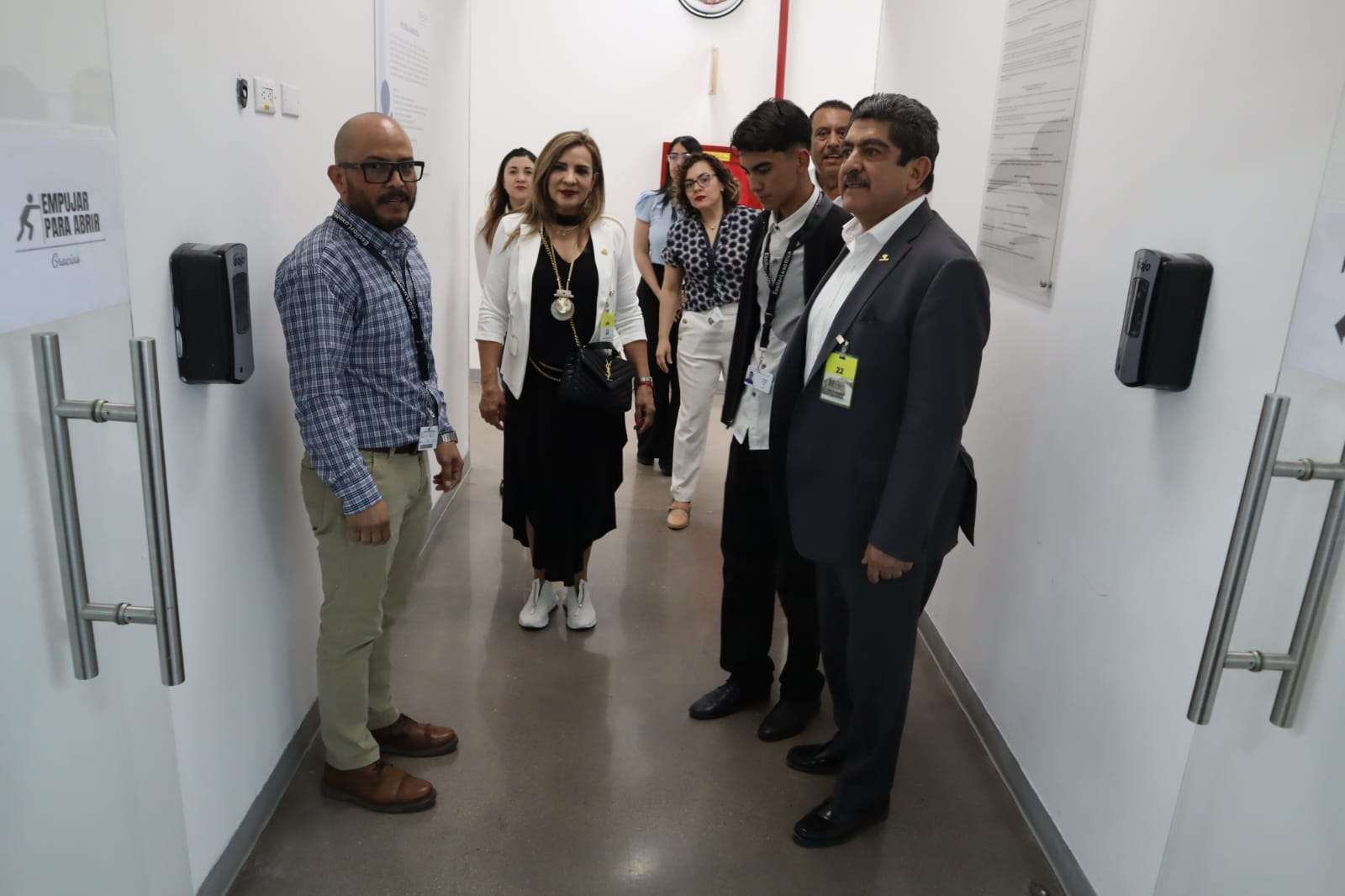 Visita Director General de Conalep instalaciones de EssilorLuxottica ...