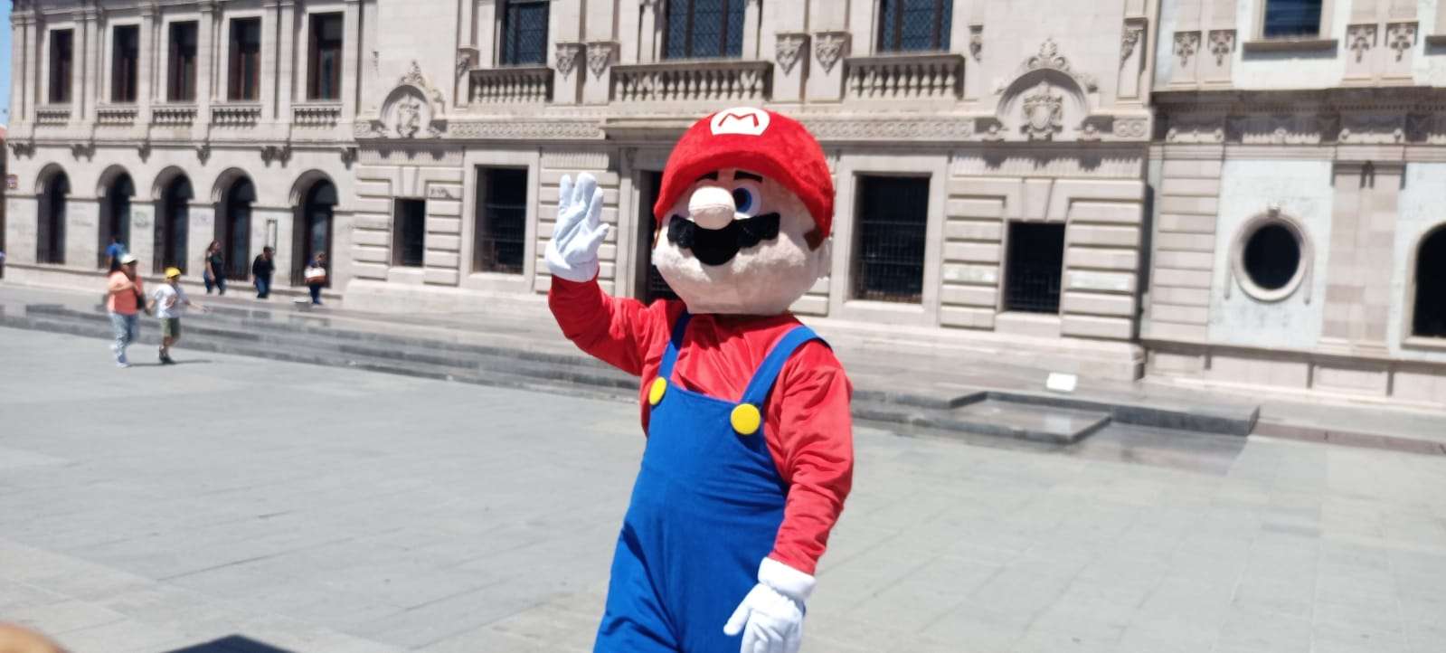 Visita Mario el centro, alegrando a chicos y grandes | La Opción de ...