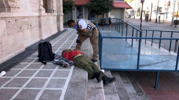 Sufre adulto mayor desmayo frente a Palacio de Gobierno | La Opción de ...