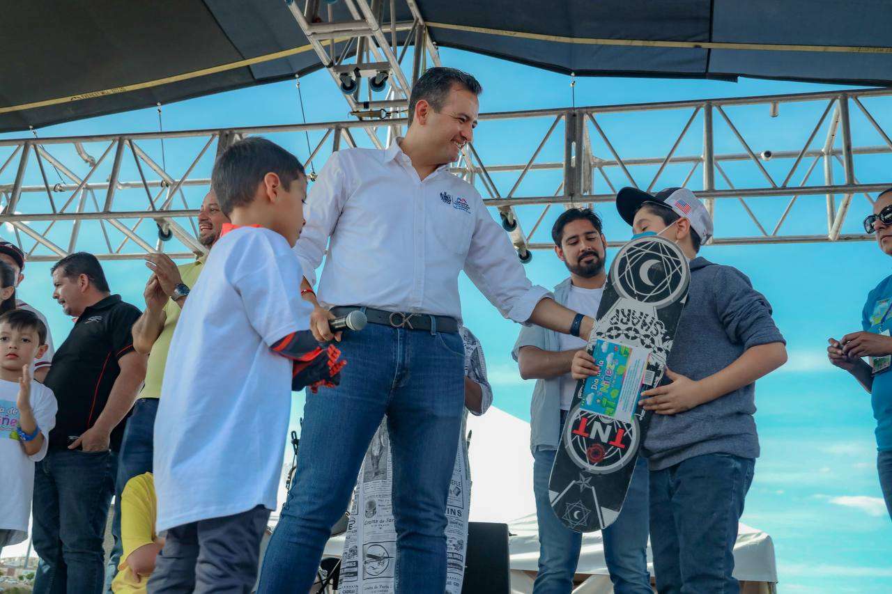 Celebran en grande a niñas y niños en parque El Reliz | La Opción de ...