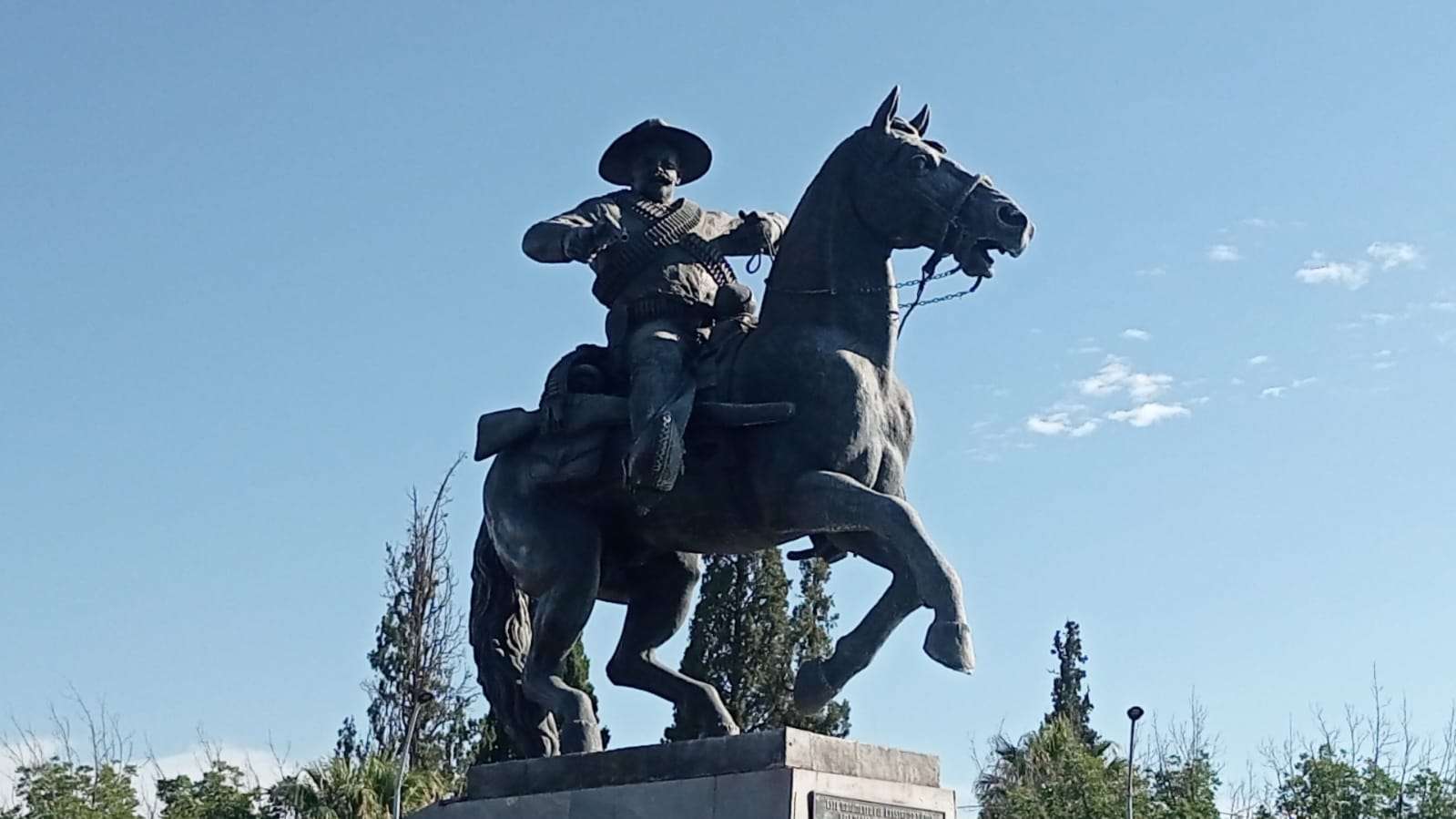 Presente legado e historia de Pancho Villa en las calles de Chihuahua ...