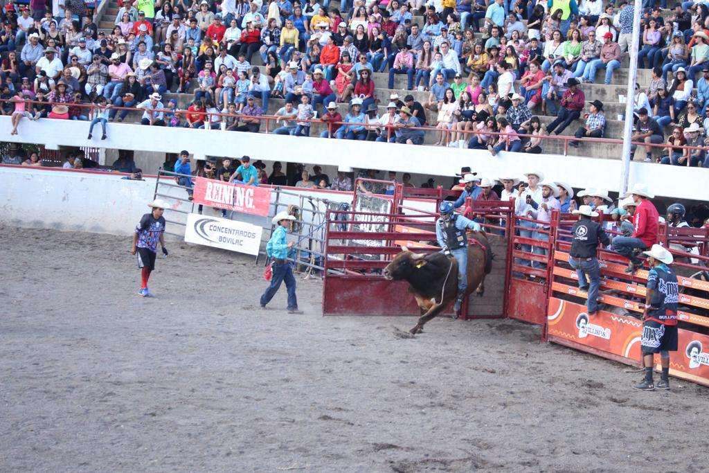 Disfrutan del espectáculo Rodeo Botas Rotas en las Jornadas Villistas ...