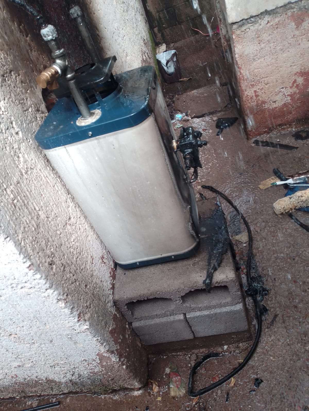 Resulta con quemaduras tras flamazo de tanque de gas | La Opción de ...