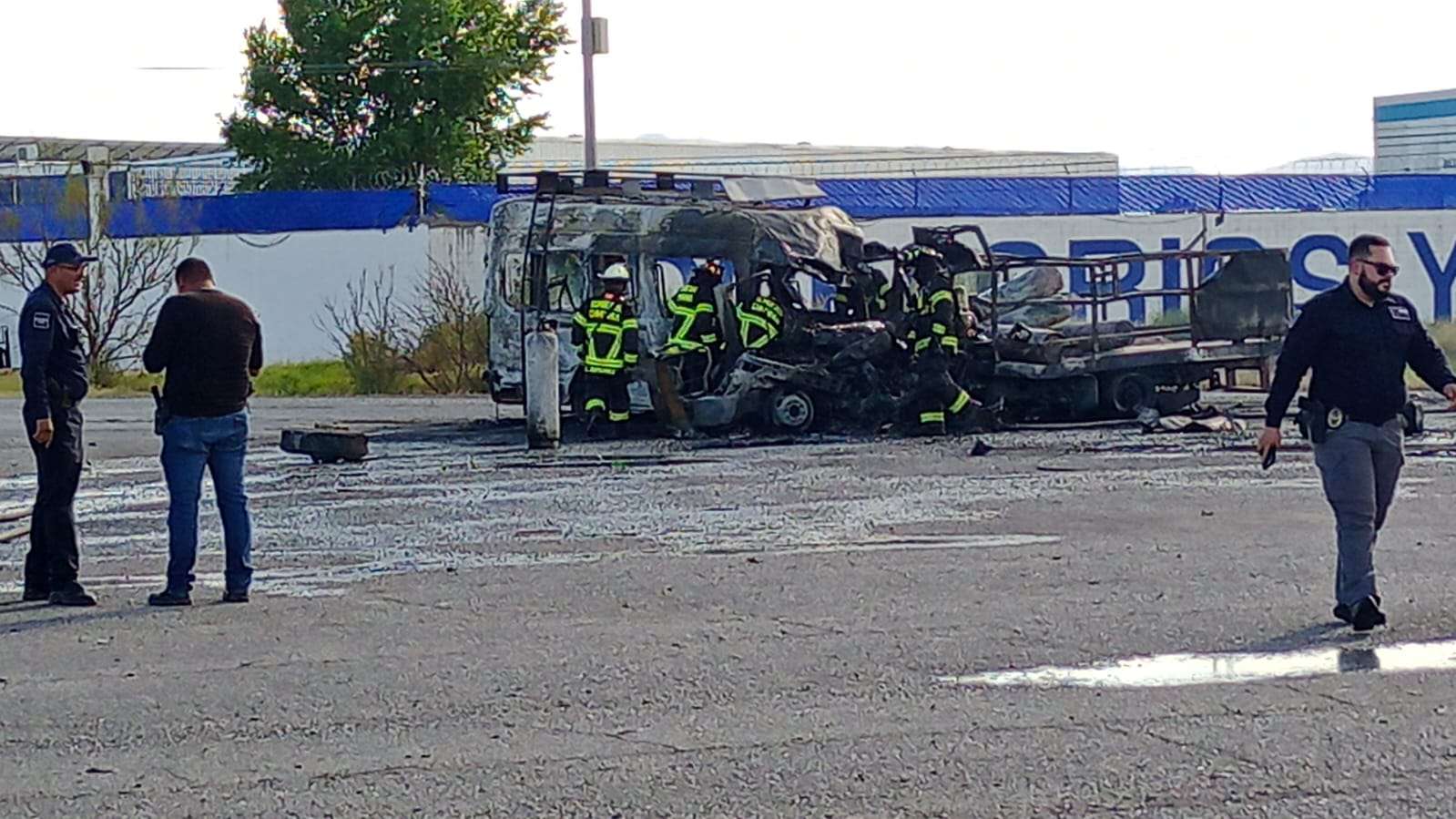 Explotan tanques de gas en choque y muere conductor de una Urban | La ...