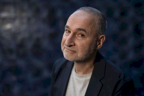 Ser diferente de los demás es muy malo para la salud mental: Jim Van Os ...