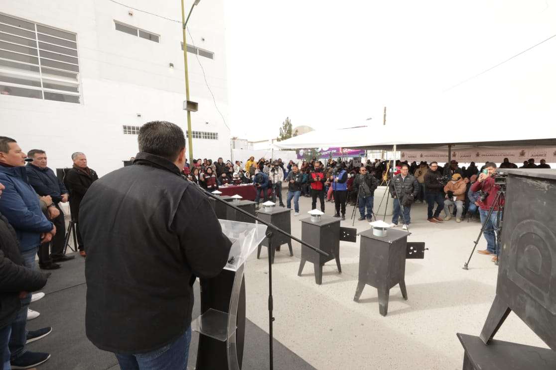 Entrega alcalde calentones en Anapra | La Opción de Chihuahua