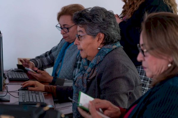 Inician cursos de Whatsapp, Canva y computación para adultos mayores ... Inician cursos de Whatsapp, Canva y computación para adultos mayores ...