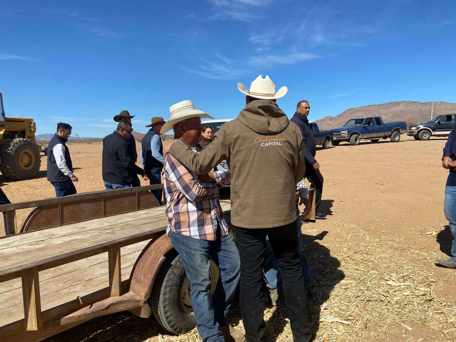 Entregan apoyo de mil pacas de rastrojo a ganaderos de Colonia Soto ...