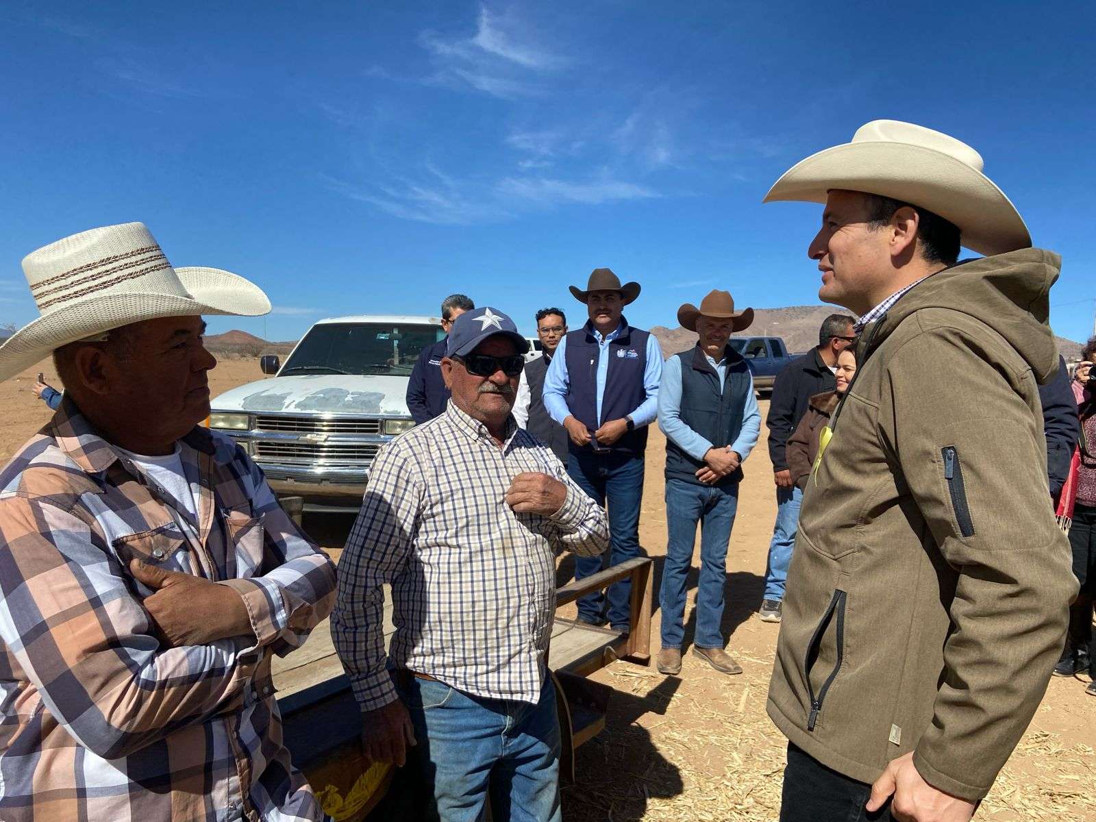 Entregan apoyo de mil pacas de rastrojo a ganaderos de Colonia Soto ...