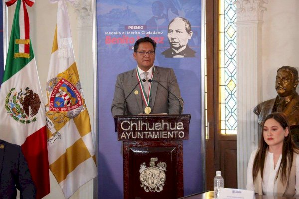 Reconocen la trayectoria del profesor Carlos Guadalupe Ronquillo | La ...