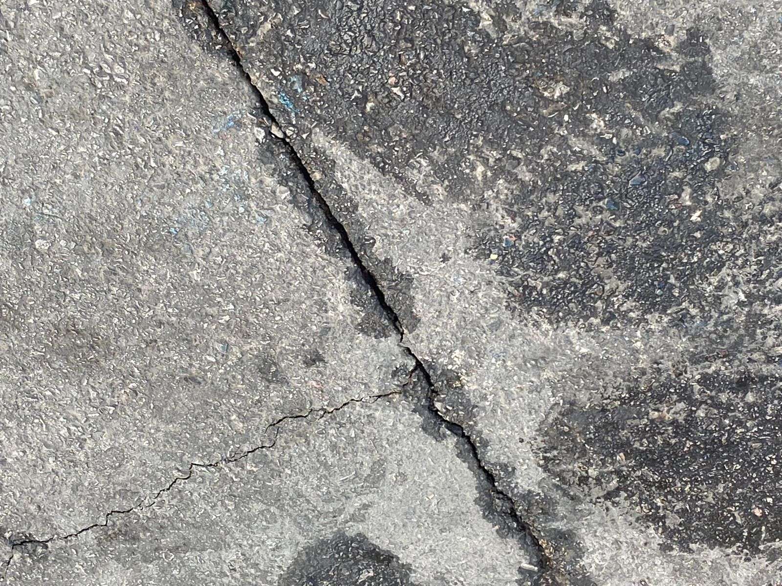 Inunda calles del centro fuga de agua en la calle Sexta | La Opción de ...