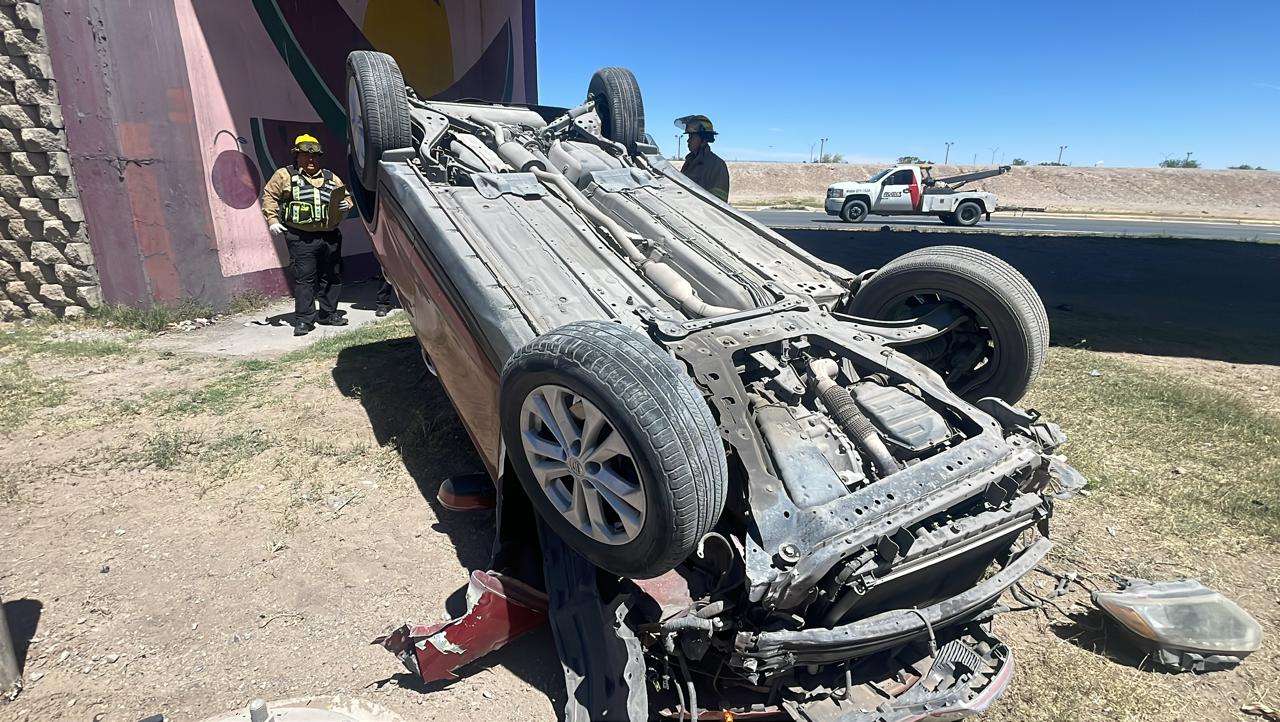 Se impacta contra muros de contención en Pérez Serna y Juan Pablo II ...