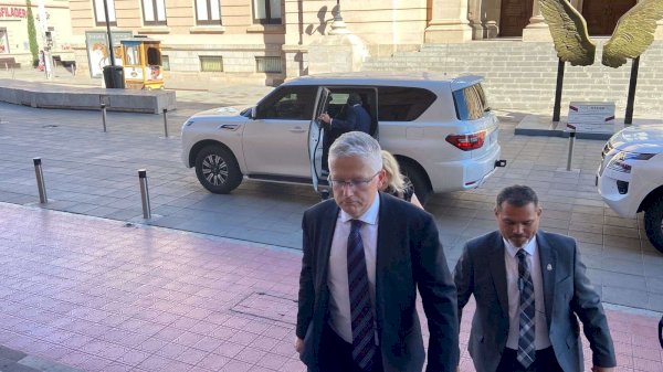 Llega cónsul Rafael Foley a Palacio de Gobierno | La Opción de Chihuahua