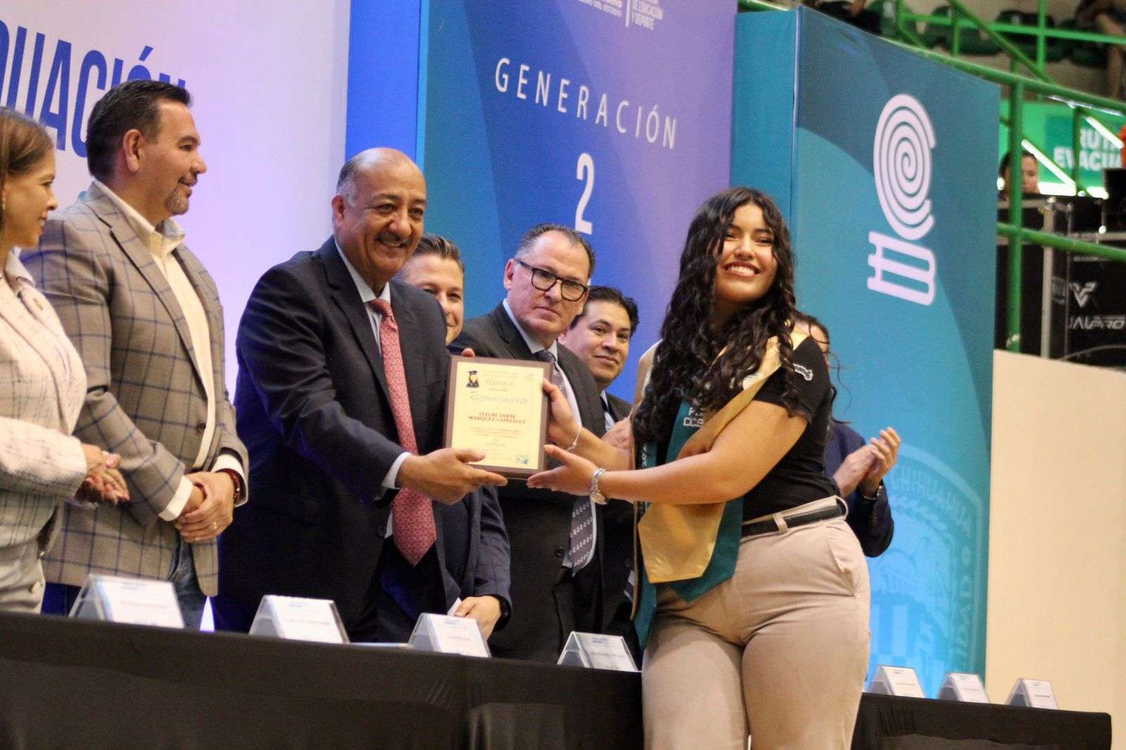 Se gradúan más de mil estudiantes del COBACH 5 y 6 | La Opción de Chihuahua