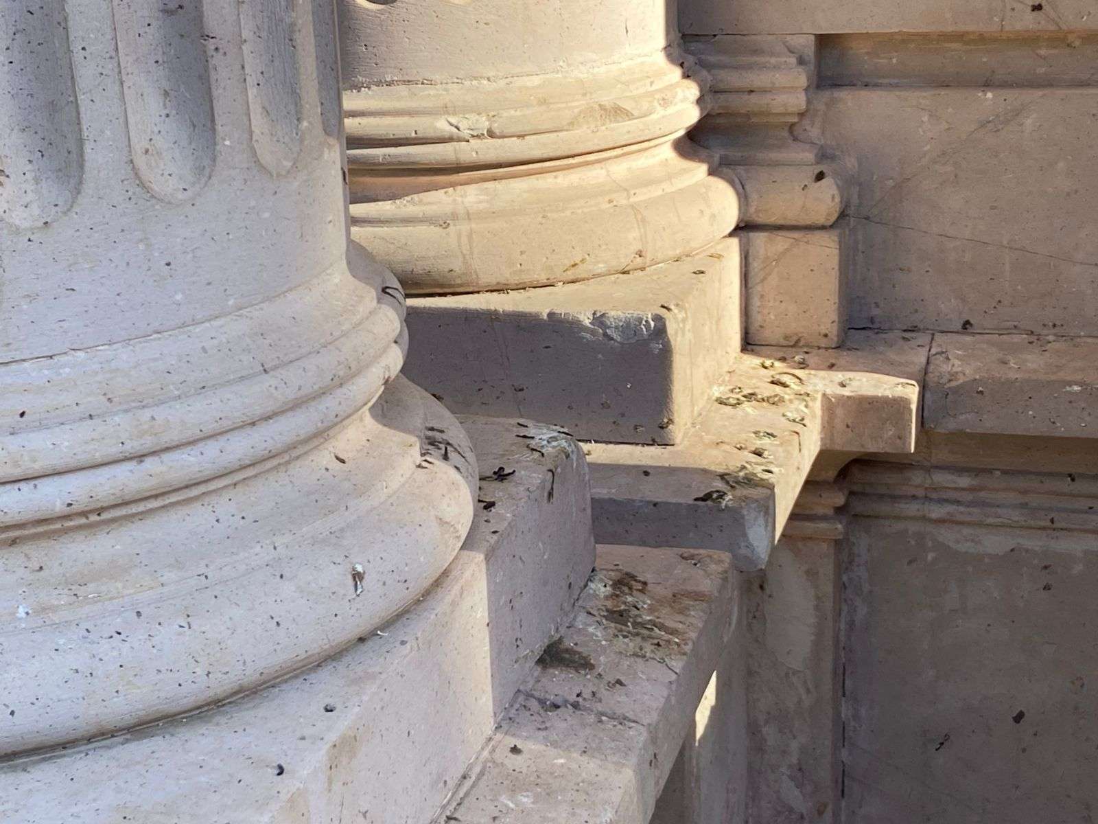 Encuentran en mal estado y sucio el Mausoleo de Villa en Parque ...