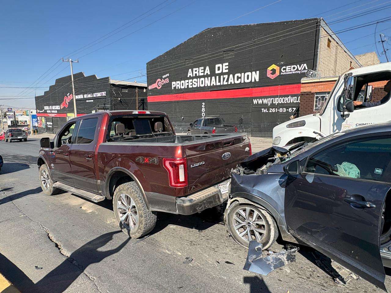 Provoca choque carambola en la avenida Pacheco | La Opción de Chihuahua