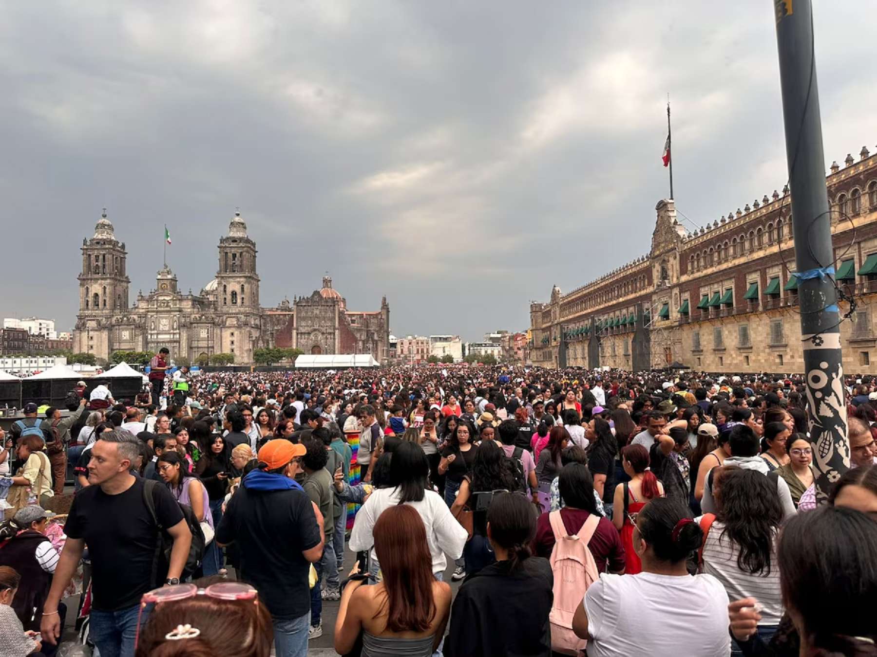 Llega BTS a México; saludan a las Army desde Palacio Nacional | La ...