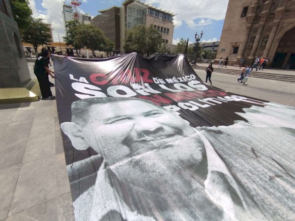 Montan lona contra Cruz en Plaza de Armas | La Opción de Chihuahua